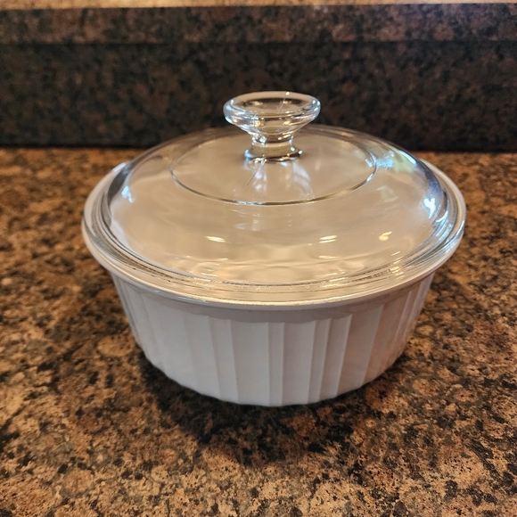 Corningware | Kitchen | Corning Ware Round Casserole Dish W Glass Lid ...